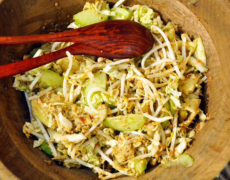 Oelang-Oelang (Ambon) - Licht Pittige Indische Salade - PisangSusu.com