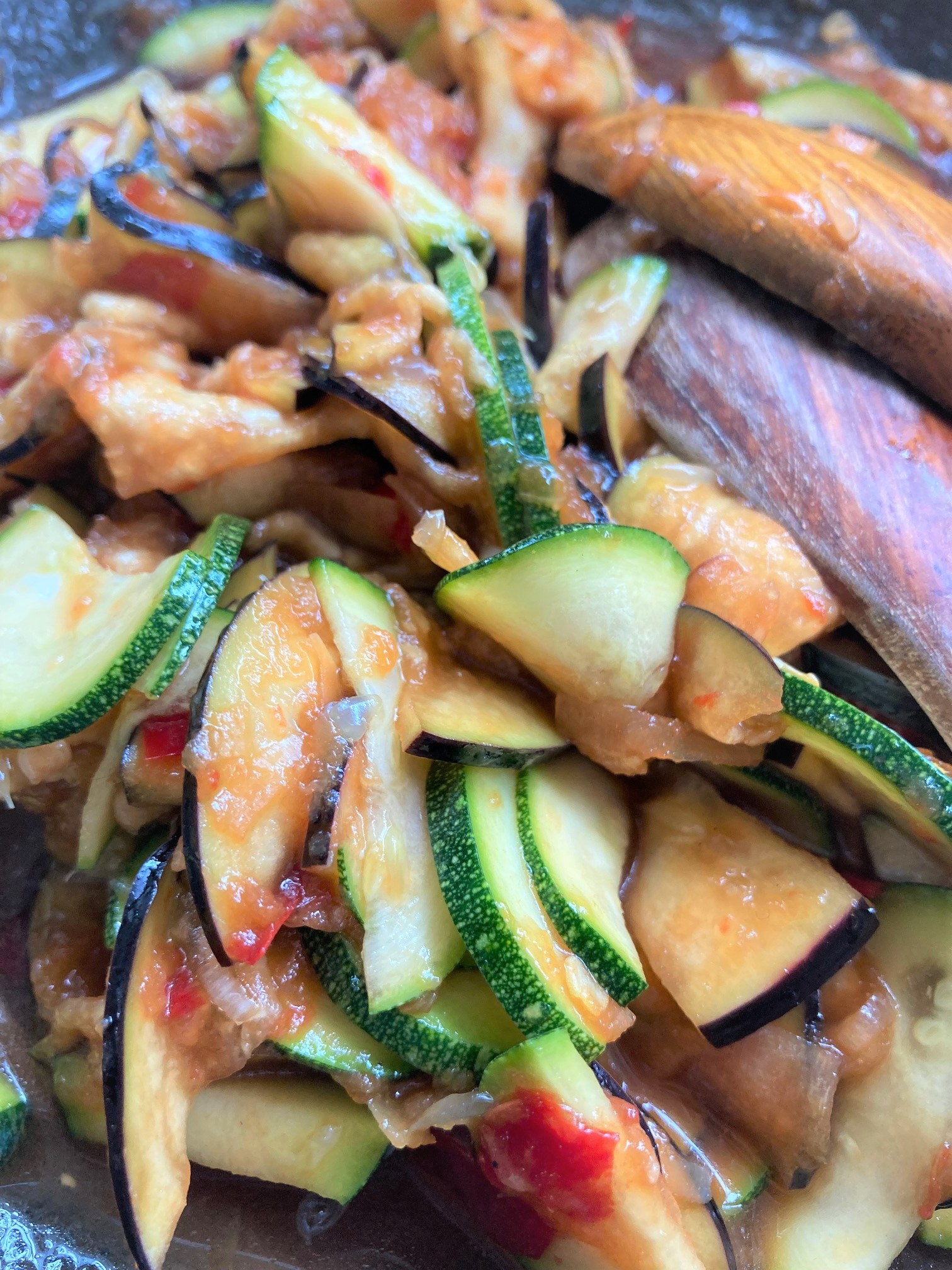 Colo-Colo sauce with eggplant and zucchini | Pisangsusu.com